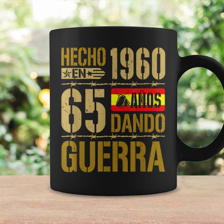 Hecho En 1960 Cumplea os 65 A os Bandera Espa a Hombre Taza De Caf hecho-en-1960-cumplea-os-65-a-os-bandera-espa-a-hombre-taza-de-caf